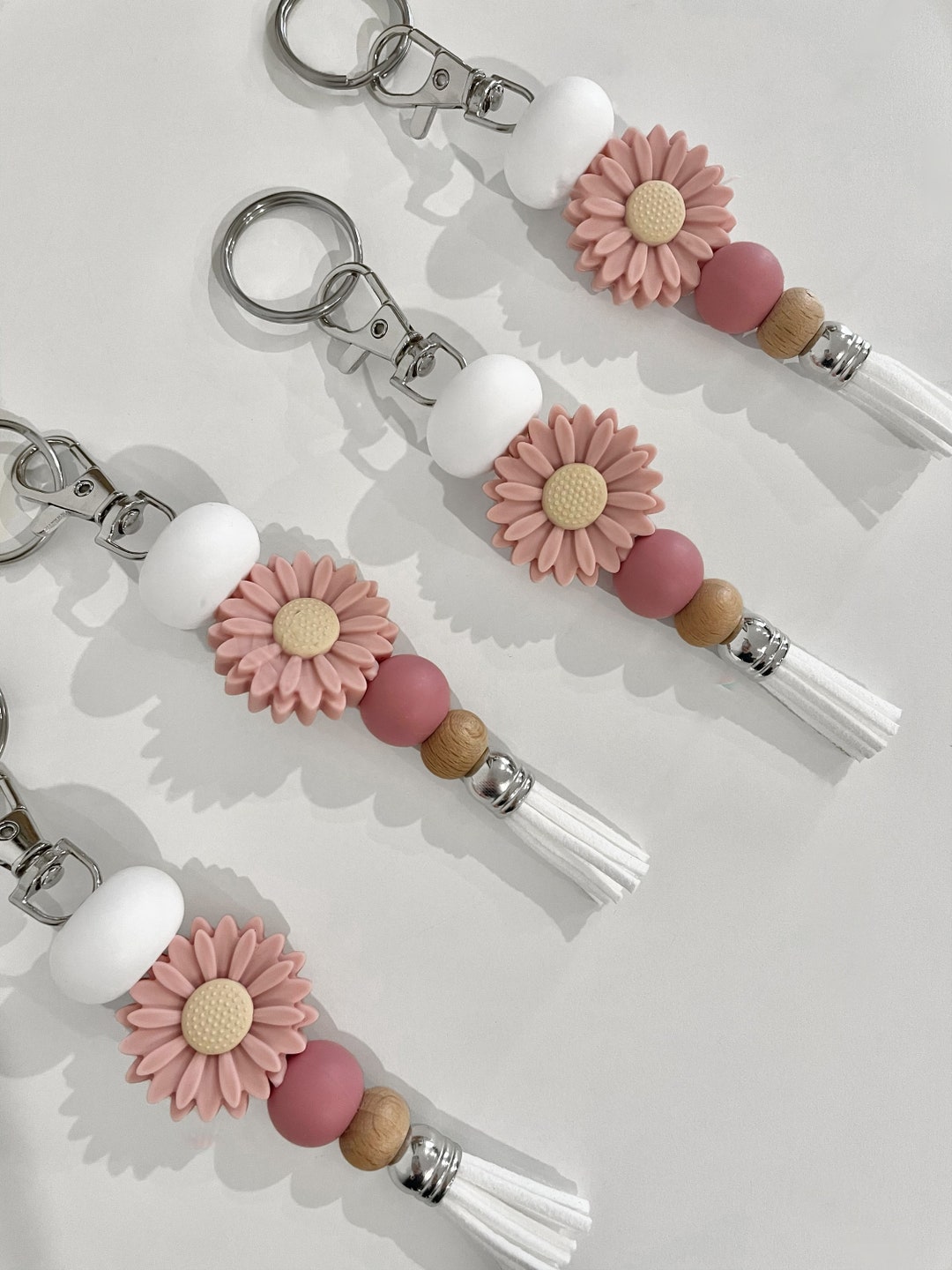 Personalised Keychain / Daisy Beaded Keychain / Flower Beaded Keychain ...