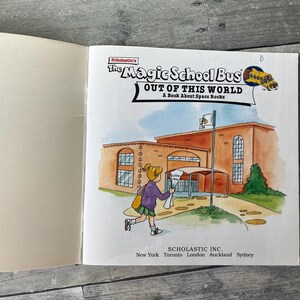 The Magic School Bus Out of This World A Book About Space Rocks 1996 - Etsy