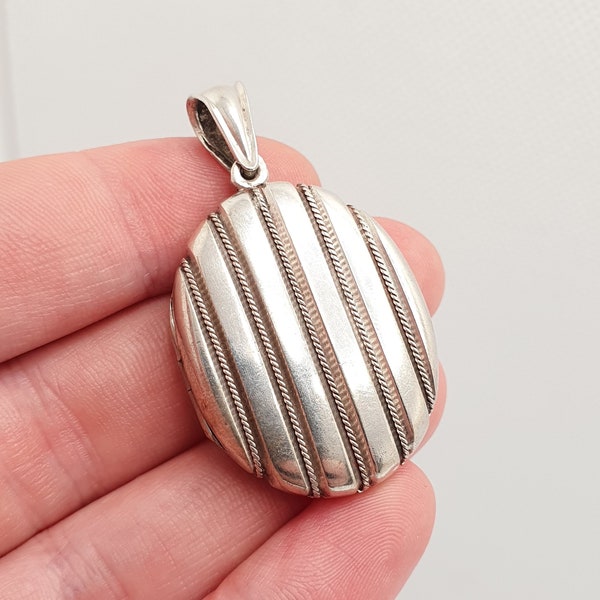 Victorian Locket - Etsy