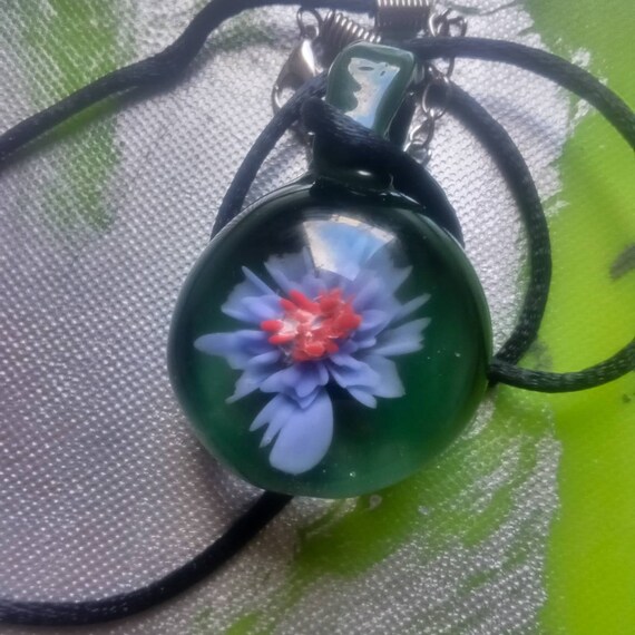 vintage glass flower pendant - Gem
