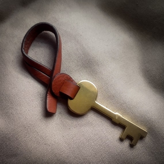 vintage silhouette keychain - Gem