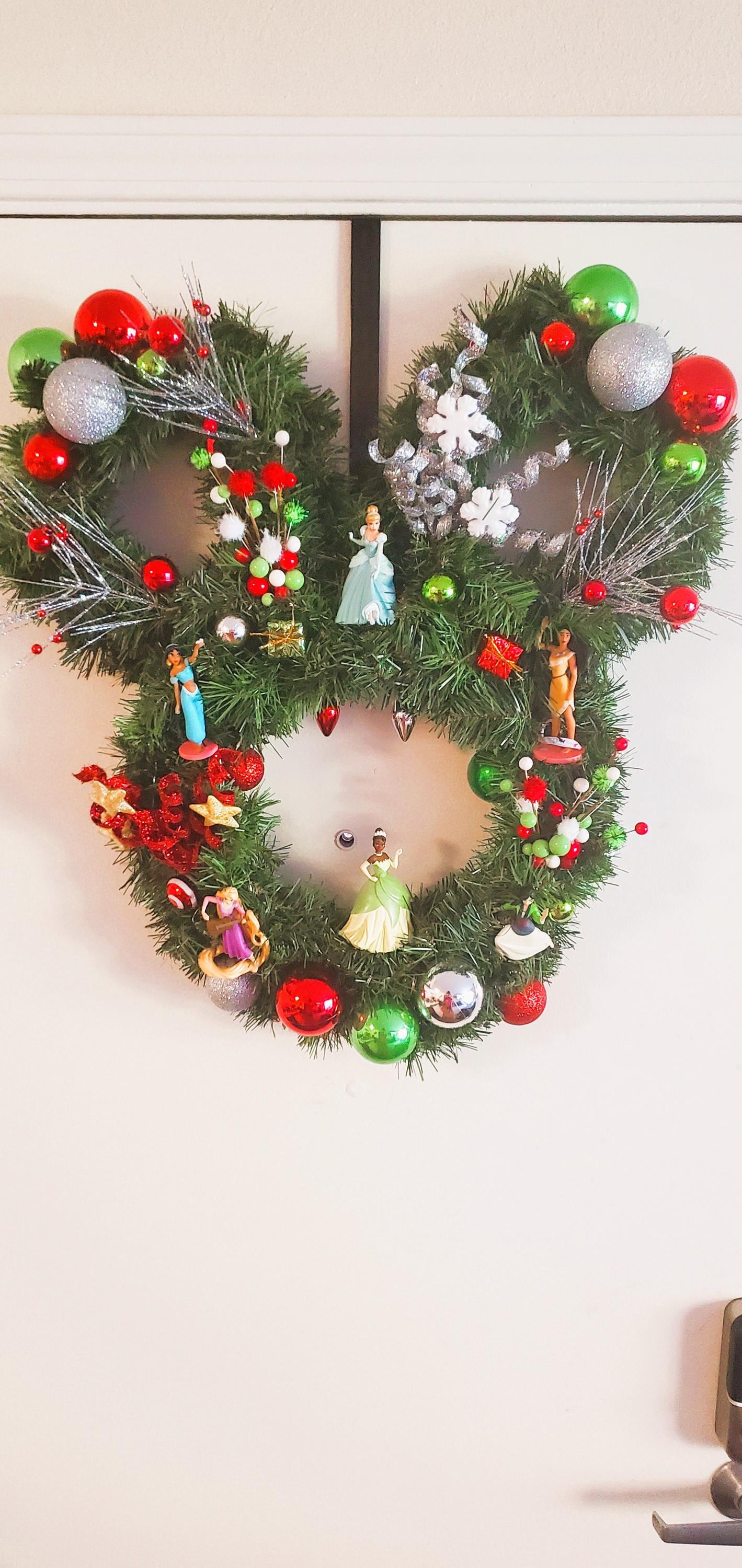 Disney Princess Illuminated Christmas Wreath for Front Door ...