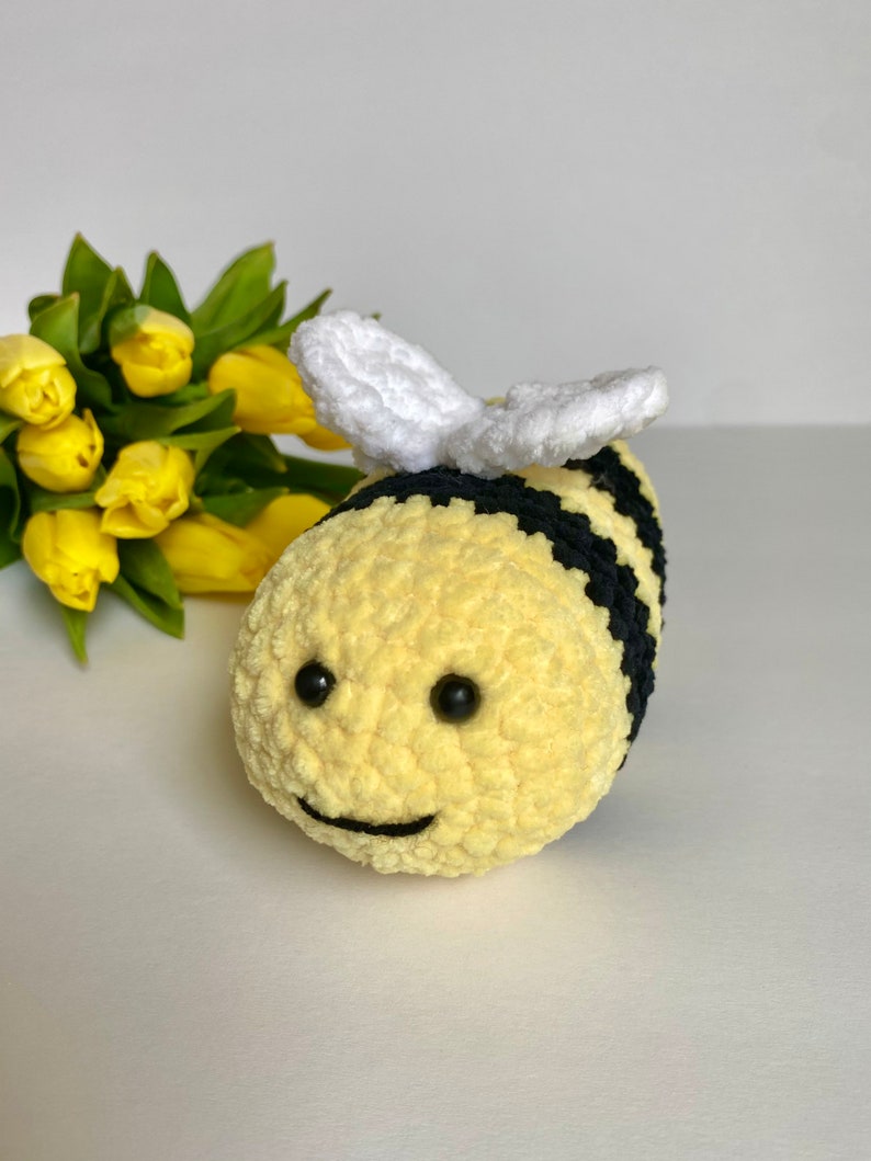 Bee Plush Toy, Chenille Yarn Bee, Small Amigurumi Bee,crochet Bee Toy ...