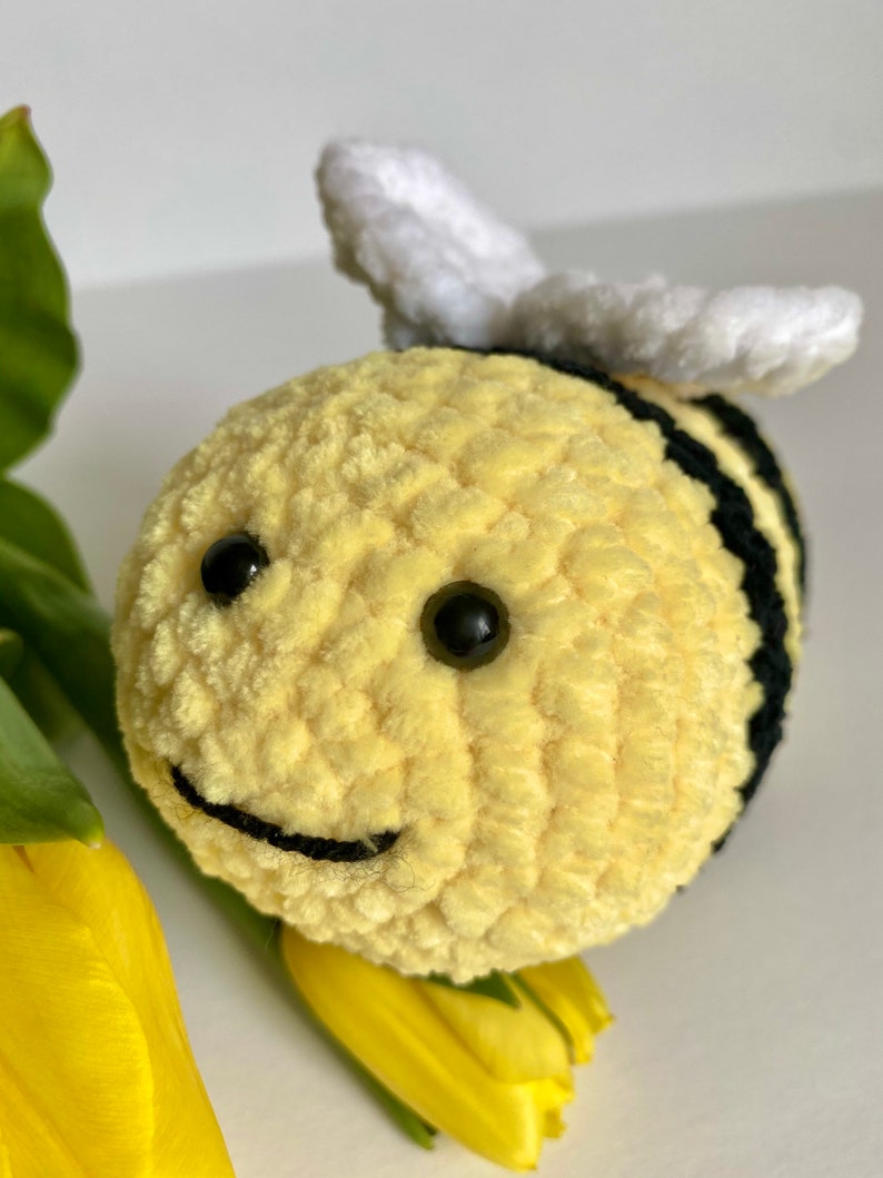 Bee Plush Toy, Chenille Yarn Bee, Small Amigurumi Bee,crochet Bee Toy ...