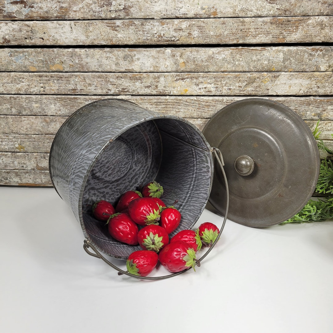 Enamel Berry Pail, Lunch Bucket, Vintage Bail Handle Graniteware Pail ...