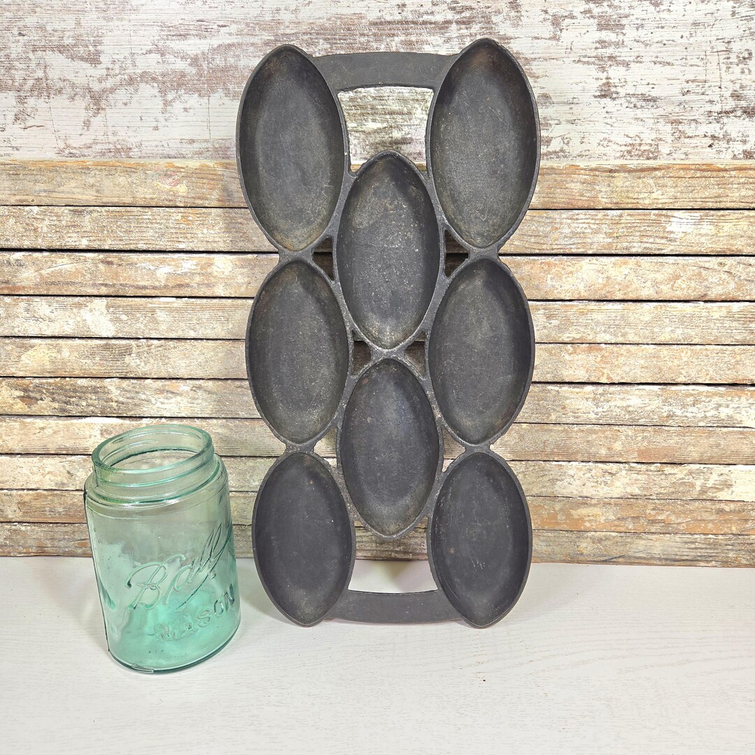 Antique Muffin Pan, Vintage Cast Iron 8 Cup Gem Pan With Gate Marks ...