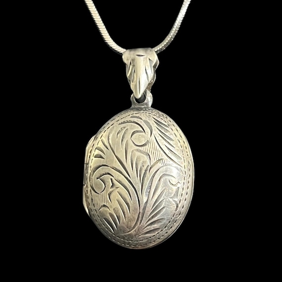 Engraved Sterling Silver Oval Locket C. 1960’s - Vint… - Gem