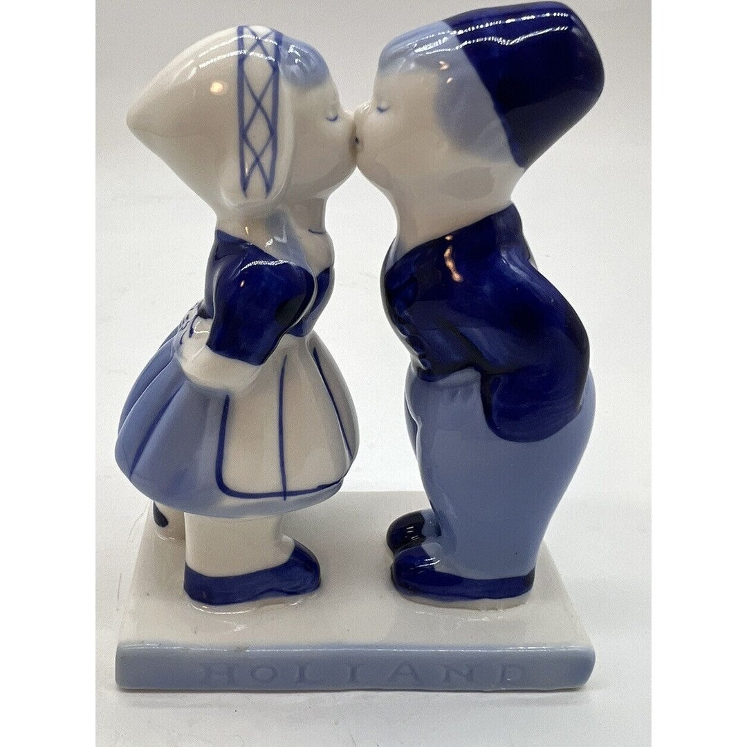 EH Figurine Kissing Hand Painted in Delft Blue Colour Holland Figurine ...