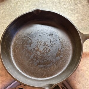 Vintage Unmarked Cast Iron 12 Inch No. 10 Skillet - Etsy