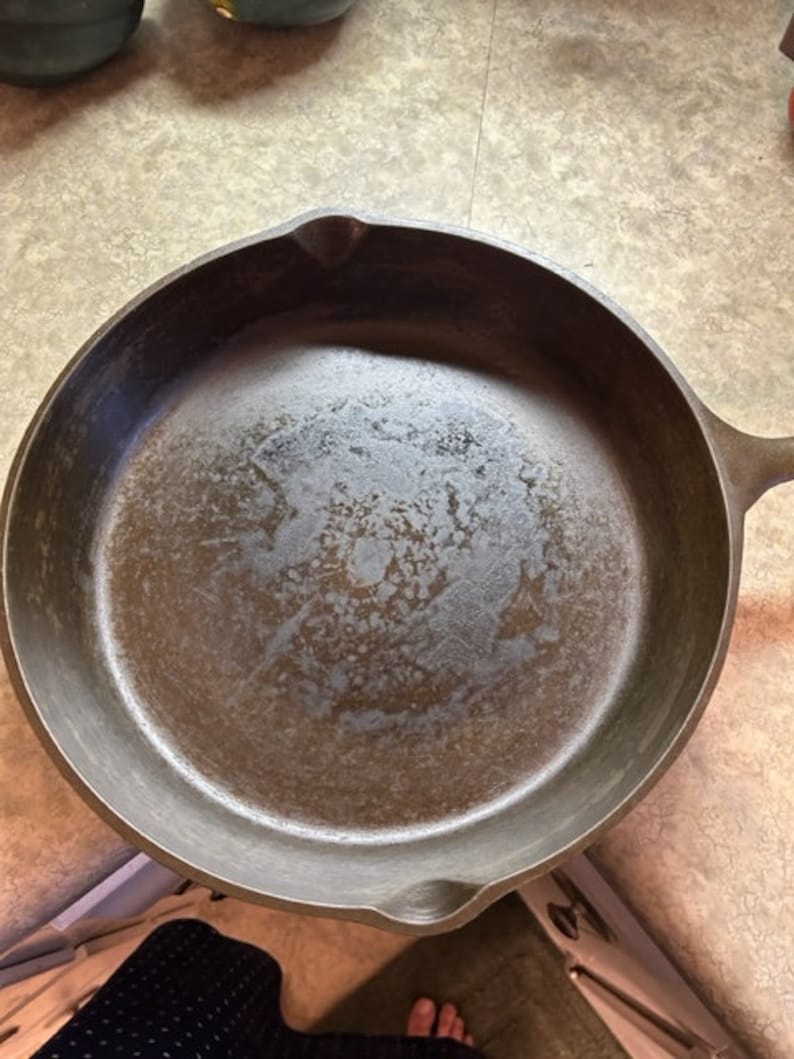 Vintage Unmarked Cast Iron 12 Inch No. 10 Skillet - Etsy