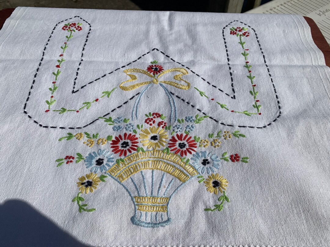 Beautiful Vintage Hand Embroidered Table Runner - 37" Long and 16-1/2 ...