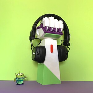 Buzz Lightyear Headphone Stand | 3D Print Hand With Movable Fingers ...