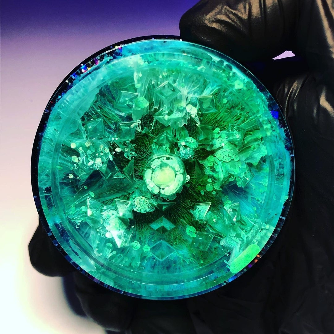 Black & Green Resin Grinder, Epoxy Grinder, Tobacco Tray, Green ...