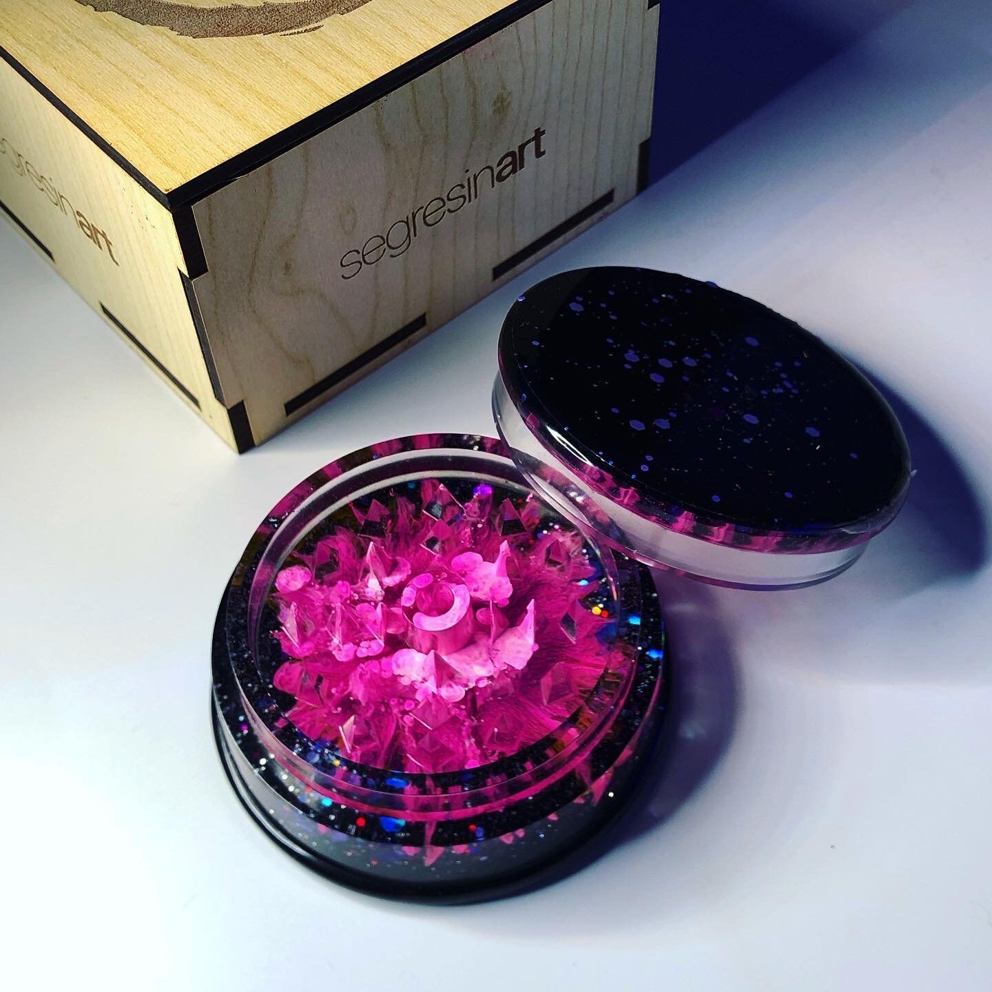 Black & Pink Resin Grinder, Epoxy Grinder, Tobacco Tray, Green Handmade ...