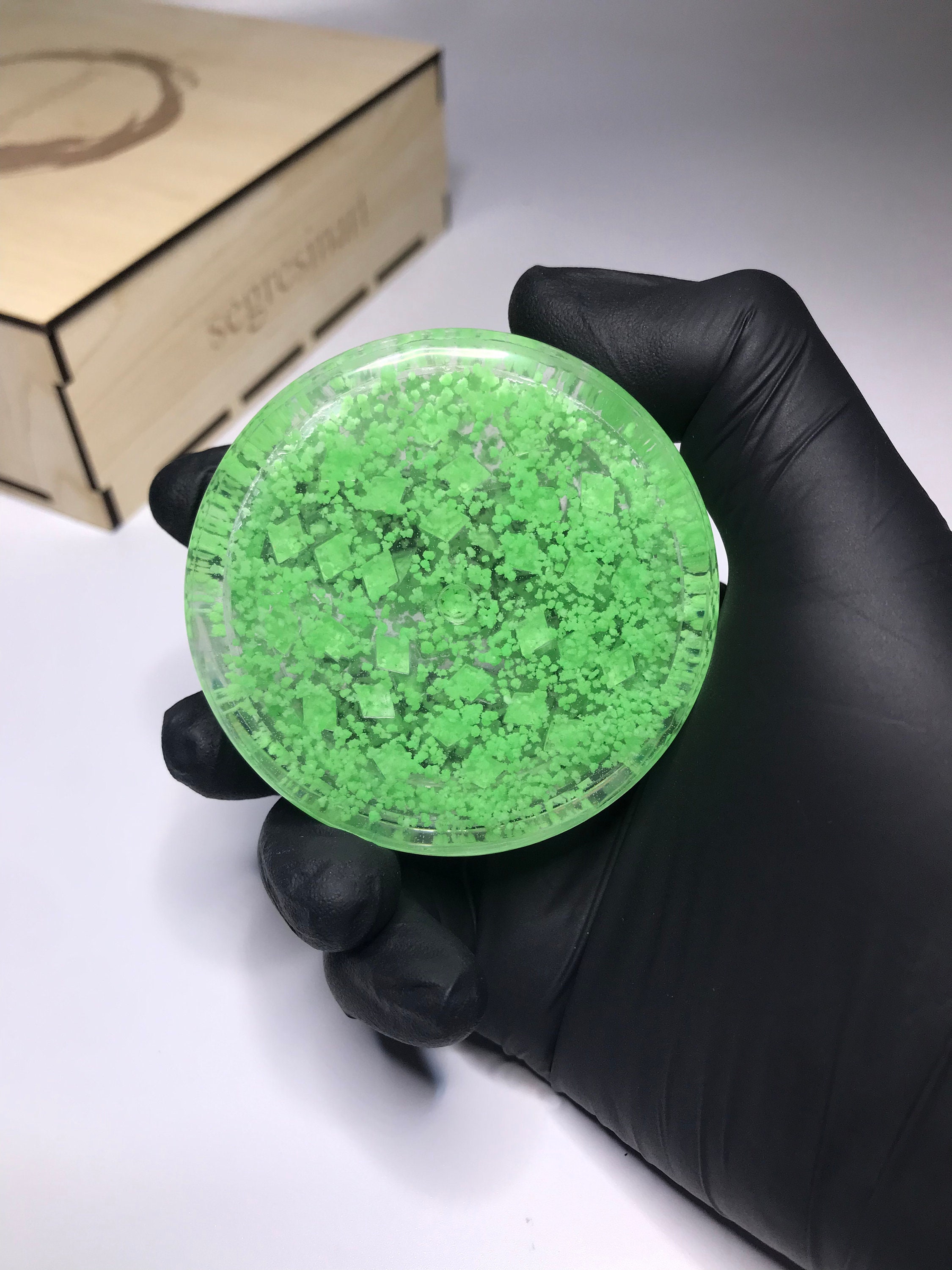 Phosphorus Resin Grinder, Epoxy Grinder, Green Handmade Ashtray ...