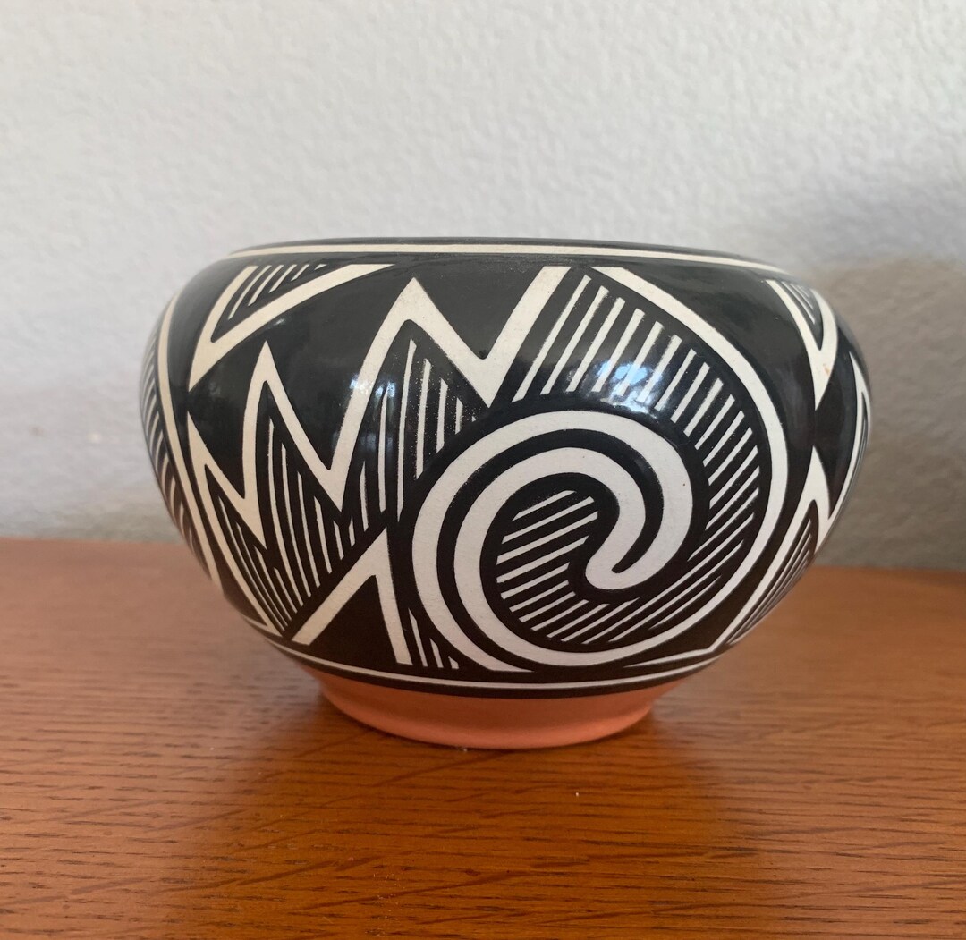 Vintage, Signed, Native American Style Pot. - Etsy