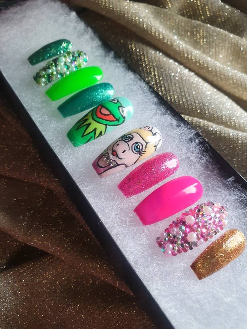 Fabulous Handpainted Miss Piggy and Kermit the Frog Press on Nails ...