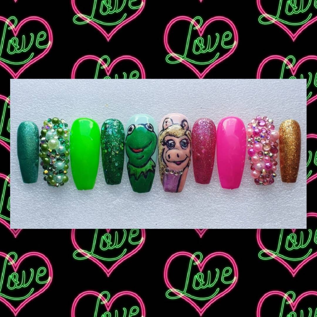 Fabulous Handpainted Miss Piggy and Kermit the Frog Press on Nails ...