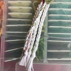 Knotted Daisy Alpha Friendship Bracelet - Etsy