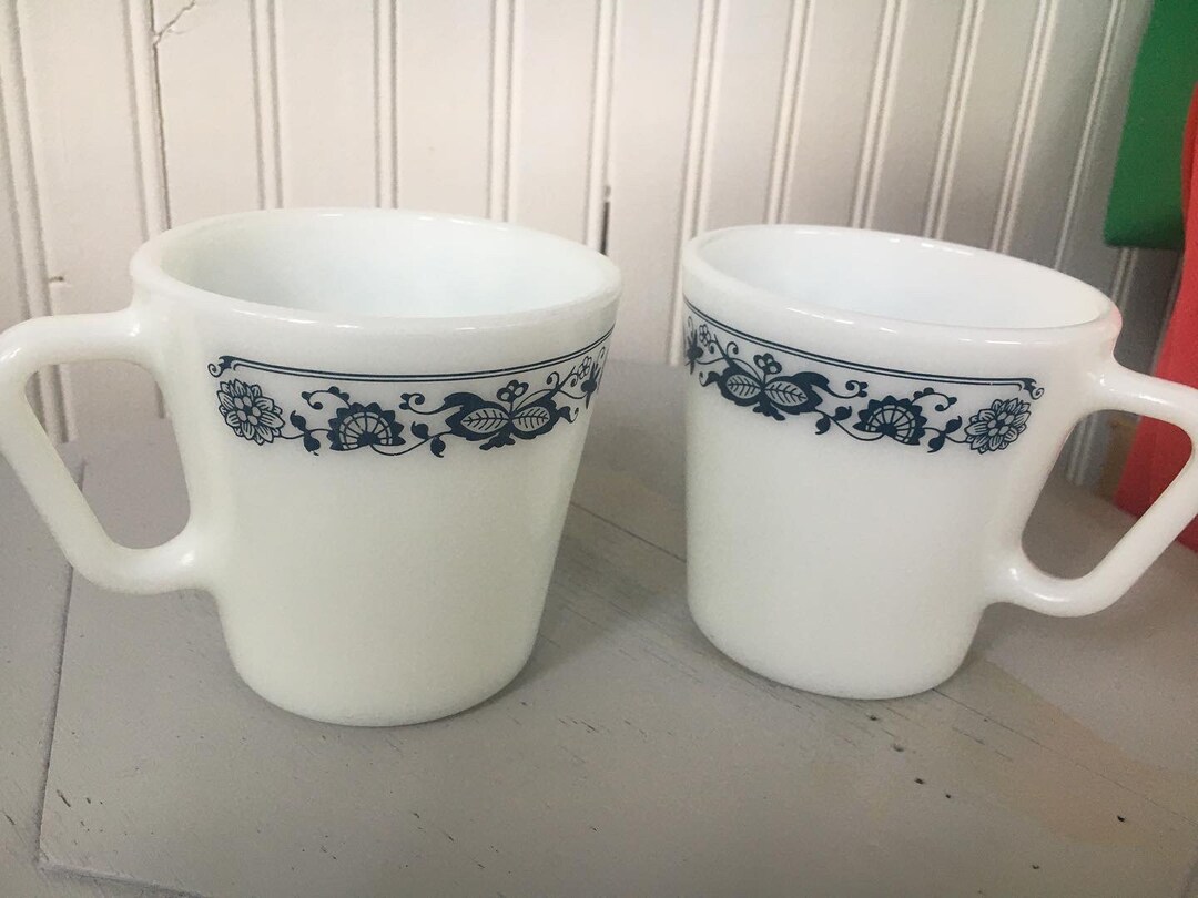 Old Town Vintage Pyrex Cup Set - Etsy