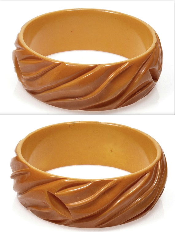 Deep Carved Butterscotch Bakelite Bangle Bracelet C.1… - Gem