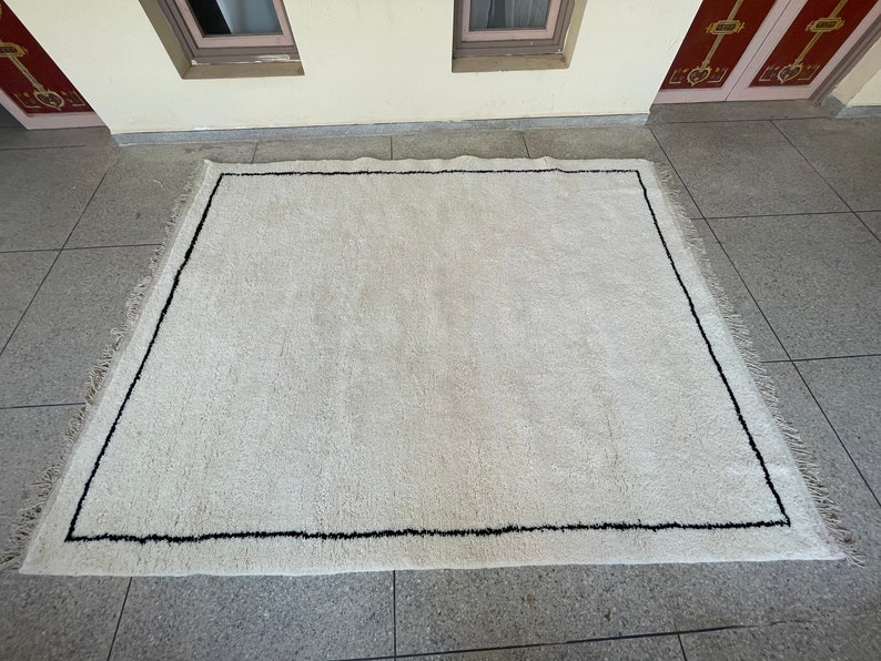 Op maat gemaakt Beni Ourain tapijt | Modern handgemaakt wit en zwart ...