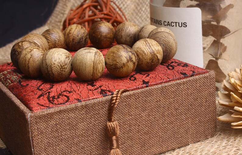 12 MM Merauke Agarwood Bracelet Indonesian Merauke 14 Beads - Etsy