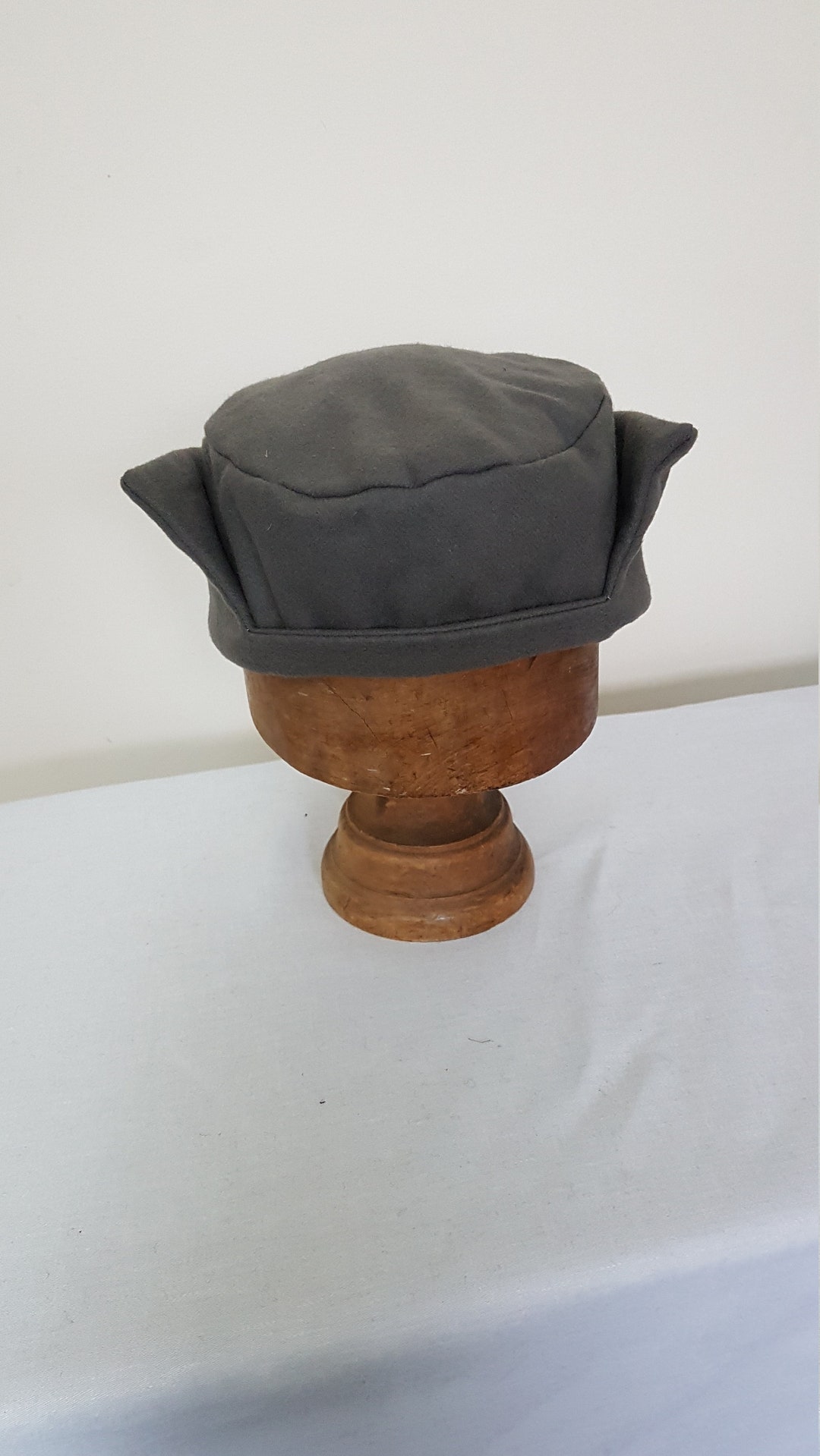 15th Century Round Hat, Cutaway Brim - Etsy