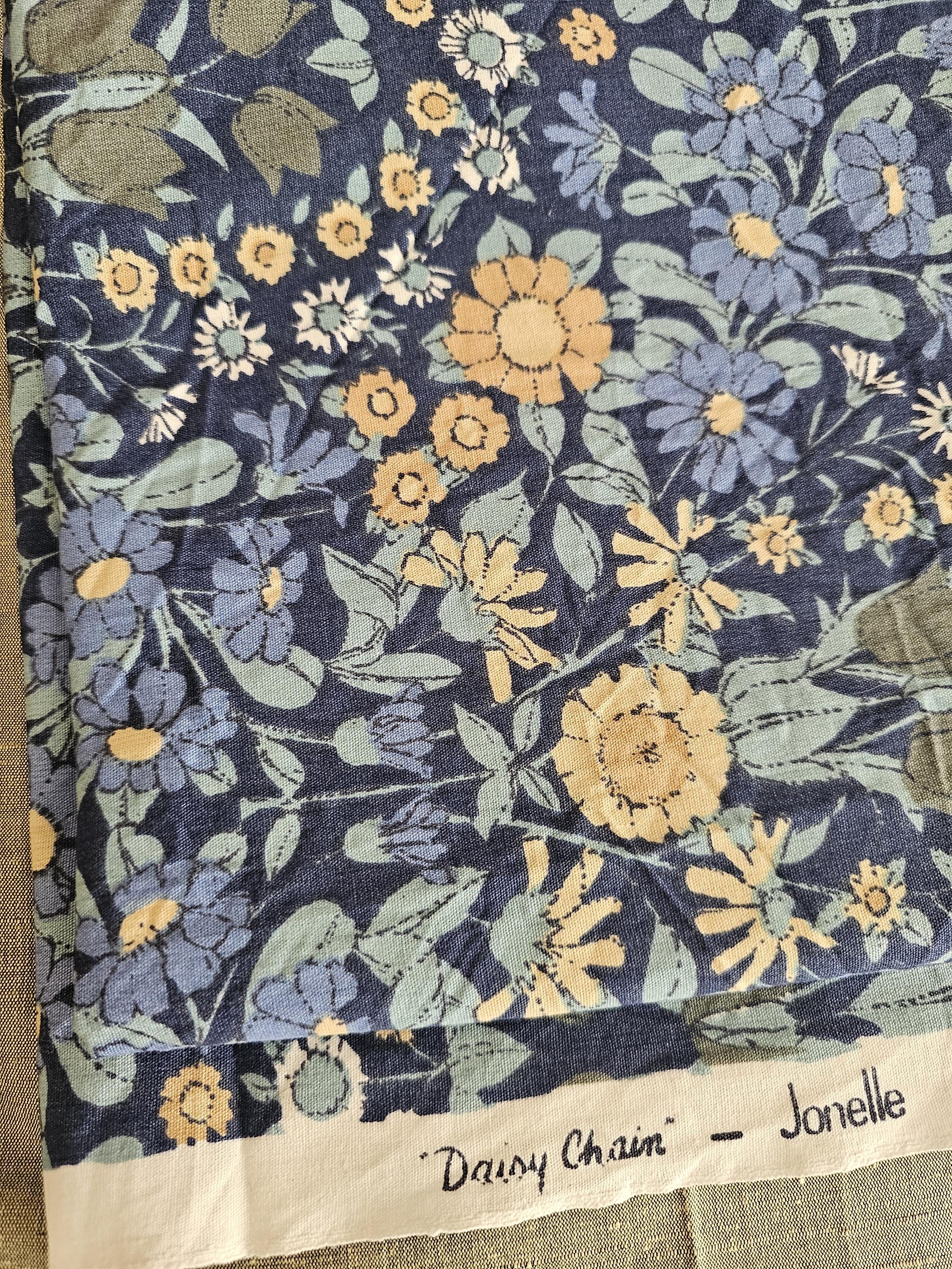 Jonelle Fabric Daisy Chain Pattern Vintage Floral Fabric - Etsy