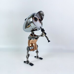 The Clarinetist in the Spotlight / Clarinet Player With Musical Dog ...