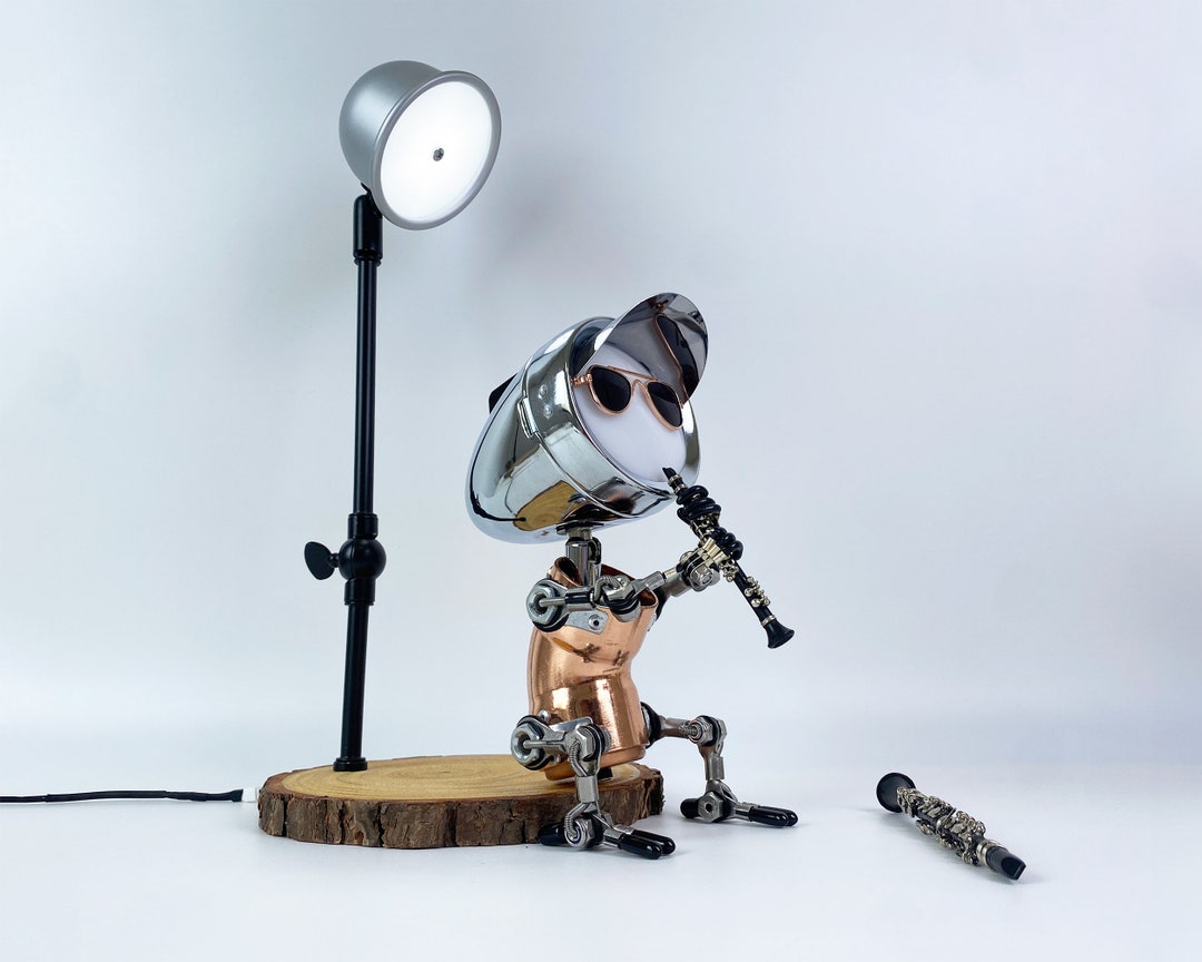 The Clarinetist in the Spotlight / Clarinet Player With Musical Dog ...