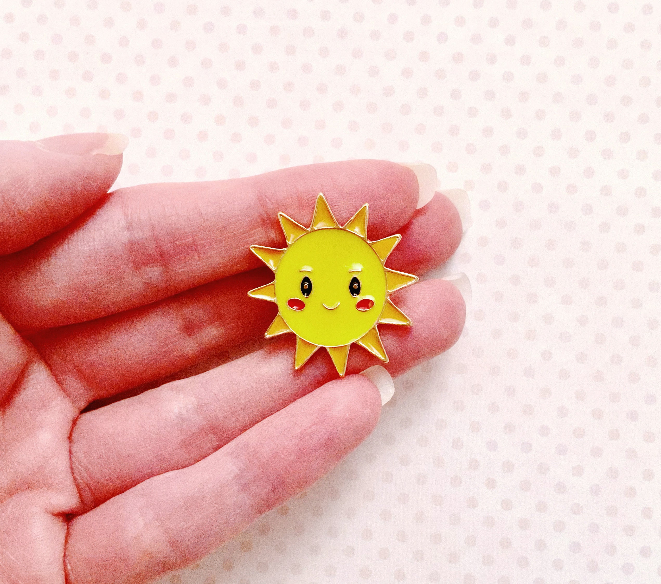 Emaille Sun Pin niedliche gold Pin Neuheitsgeschenk - Etsy.de