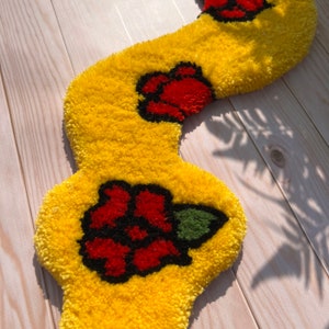 Yellow Snake With Roses Hand Tufted Runner Handmade Tuft Snake Rug ...