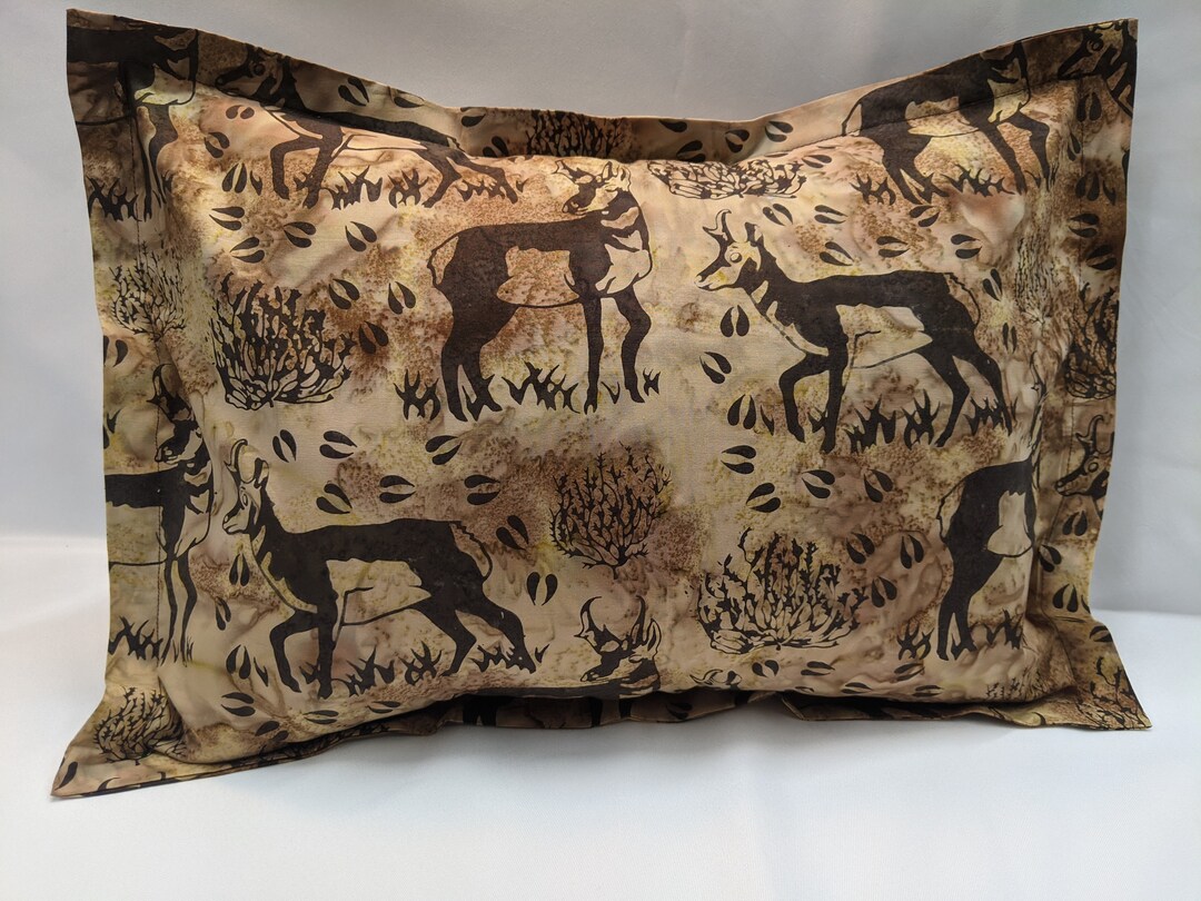 Couverture d’oreiller de créature d’insigne en bois - antilope - Etsy ...