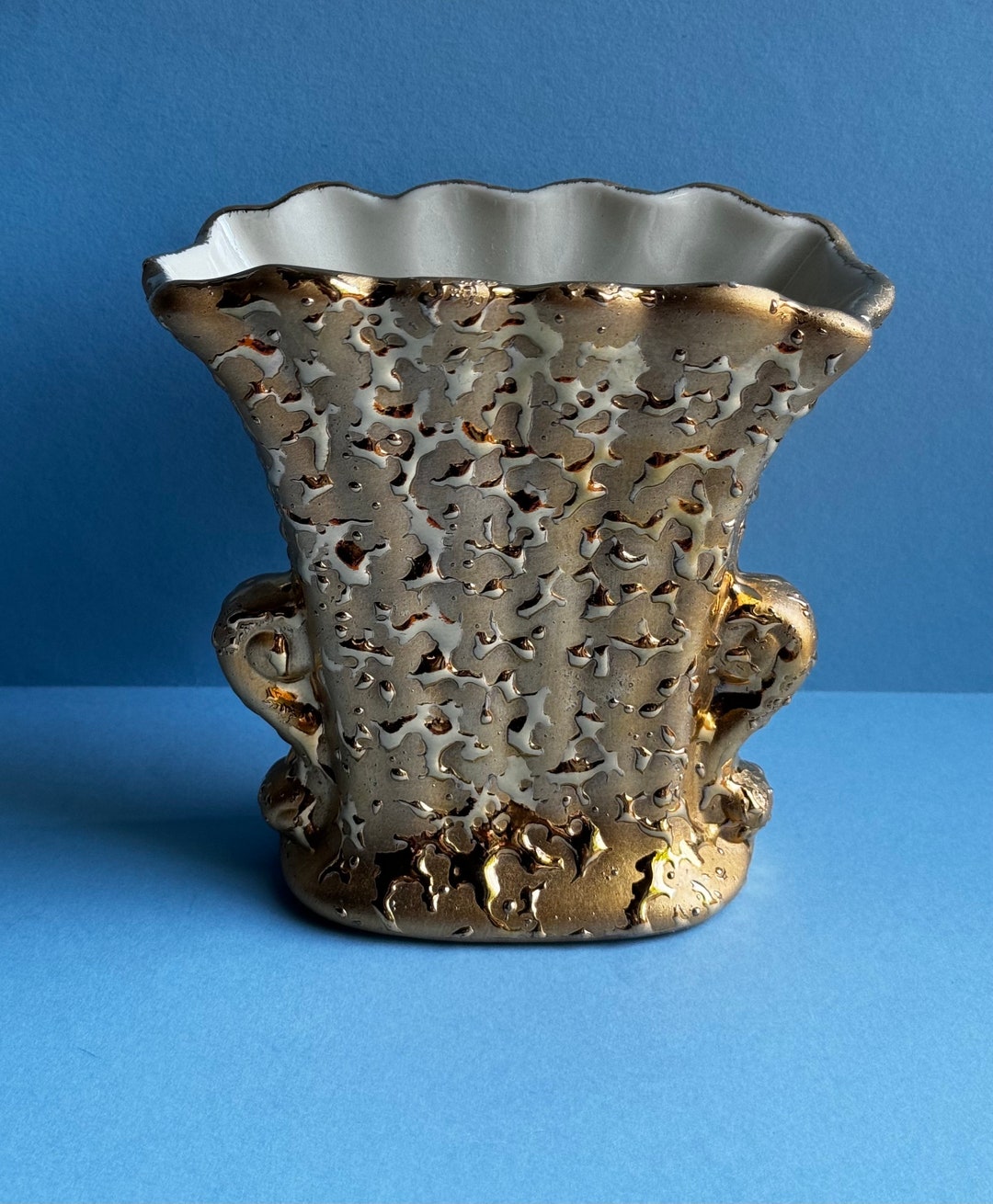 Vintage Weeping Bright Gold Hand Decorated Fan Shaped Ceramic Vase With ...