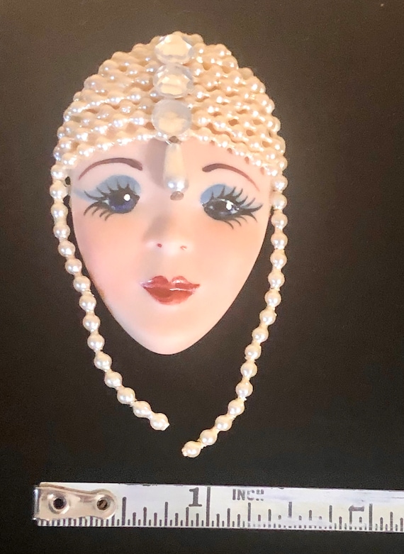 Vintage~Lovely Flapper Lady~ Brooch/Pin~ Porcelain Fa… - Gem