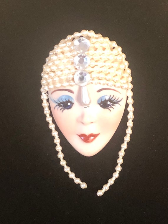 Vintage~Lovely Flapper Lady~ Brooch/Pin~ Porcelain Fa… - Gem