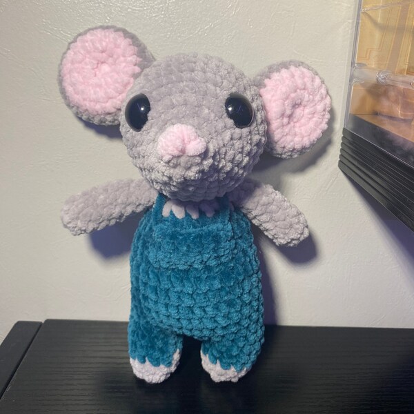 Crochet Mouse in Overalls - Etsy