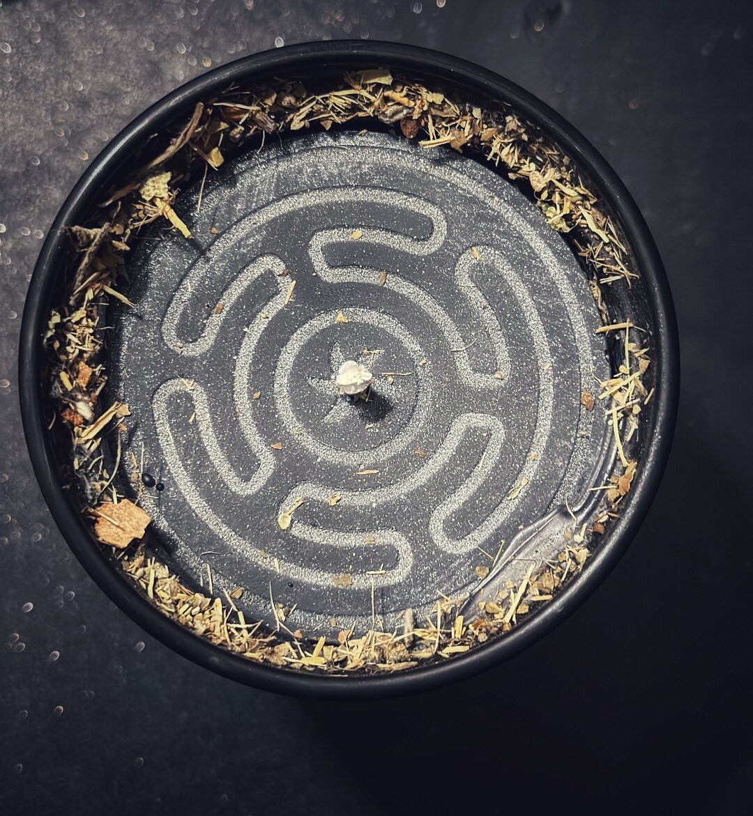Hekate Ritual Candle: Dark Moon Offering With Strophalos Wheel - Etsy