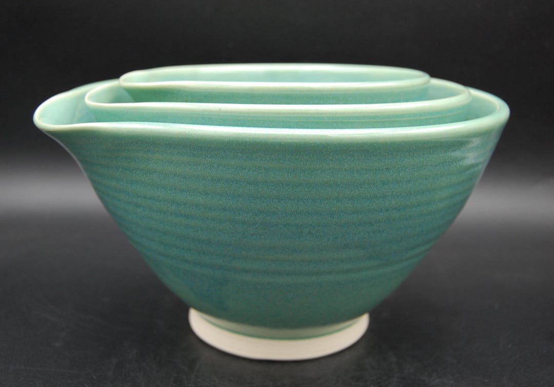 Handmade Ceramic Mixing Bowl Set: Grass Green Nesting Bowls With Spout ...