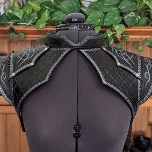 Leather Dragonscale Shoulder Mantle | Fighting Leathers Inspired | LARP ...
