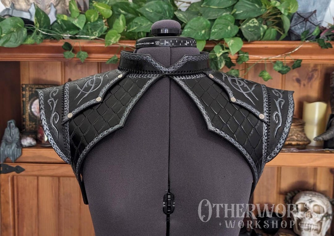 Leather Dragonscale Shoulder Mantle | Fighting Leathers Inspired | LARP ...