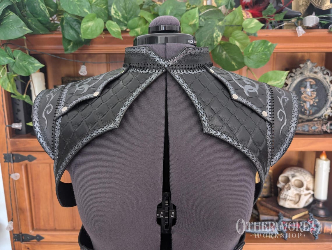 Leather Dragonscale Shoulder Mantle | Fighting Leathers Inspired | LARP ...