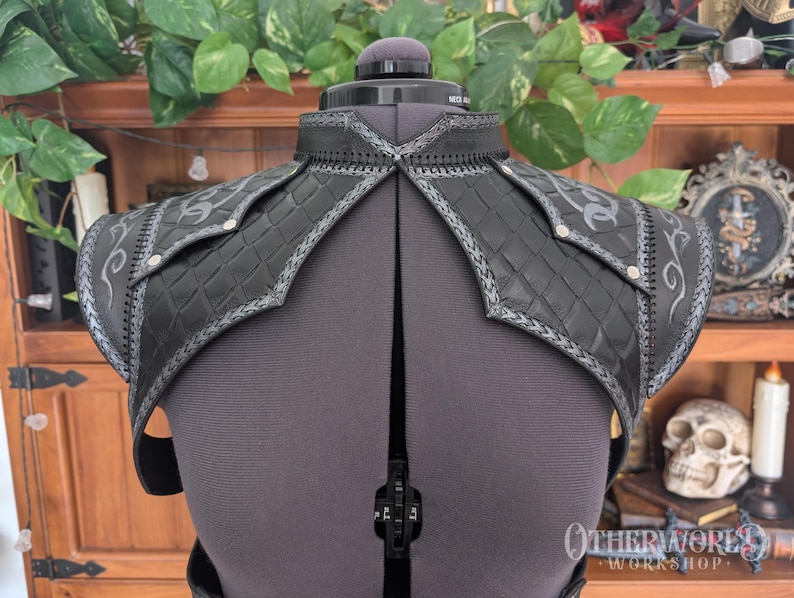 Leather Dragonscale Shoulder Mantle | Fighting Leathers Inspired | LARP ...