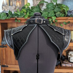 Leather Dragonscale Shoulder Mantle | Fighting Leathers Inspired | LARP ...