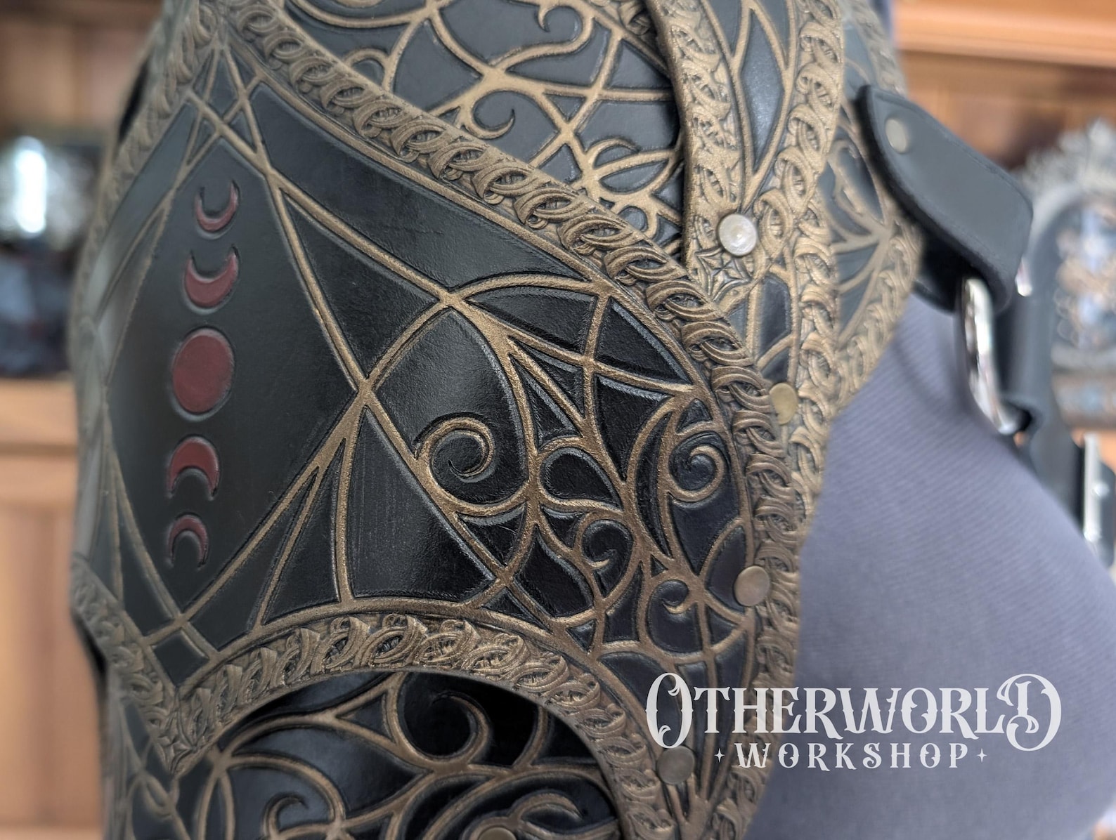 Leather Bloodstained Shoulder Pauldron Harness | LARP Cosplay Dnd ...