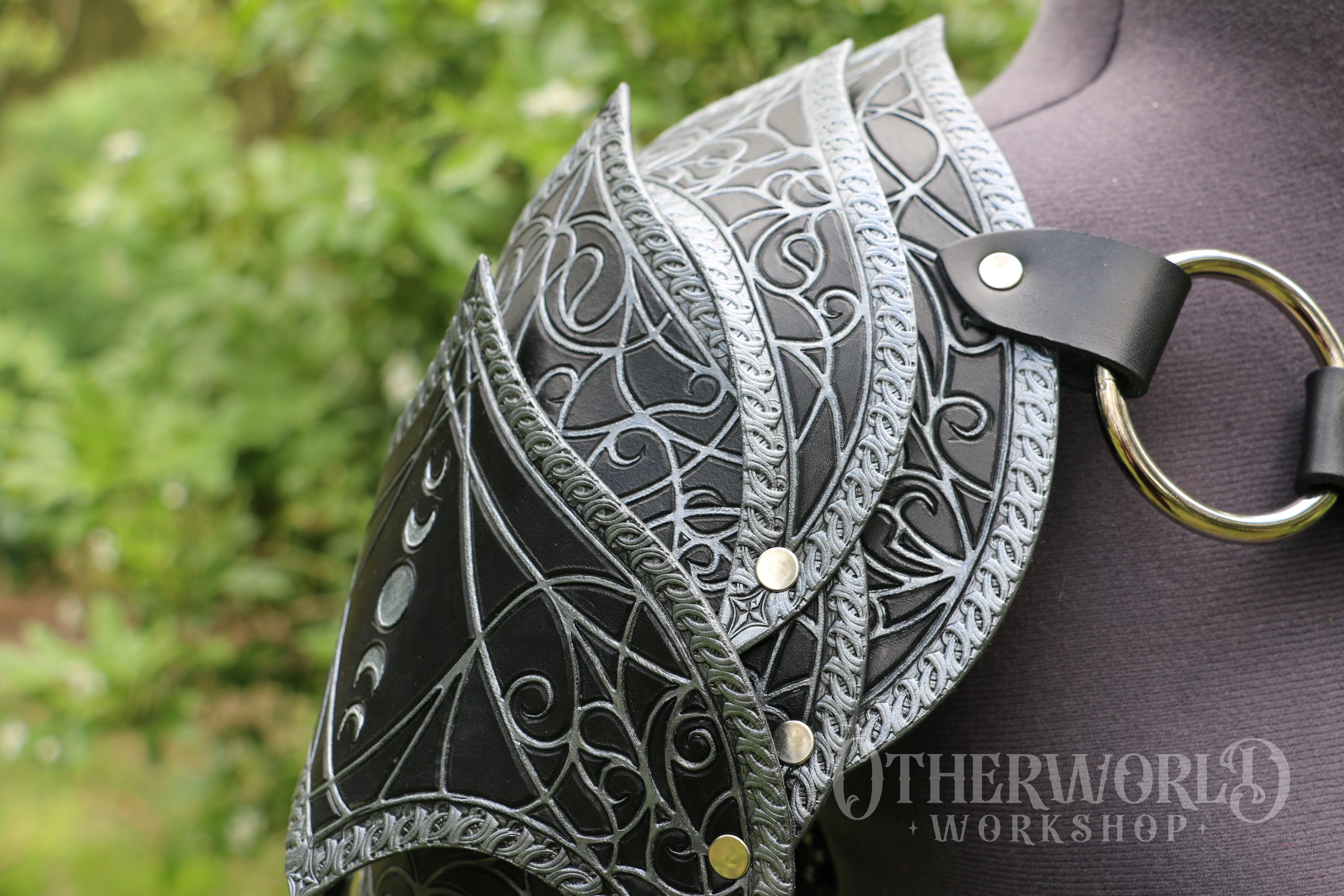 Leather Bloodstained Shoulder Pauldrons Set | LARP Cosplay Dnd ...