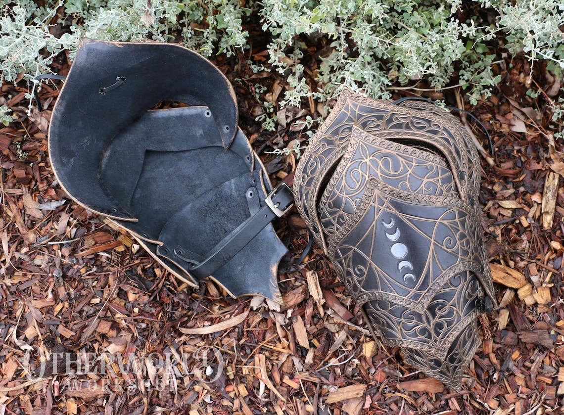 Leather Bloodstained Shoulder Pauldrons Set | LARP Cosplay Dnd ...