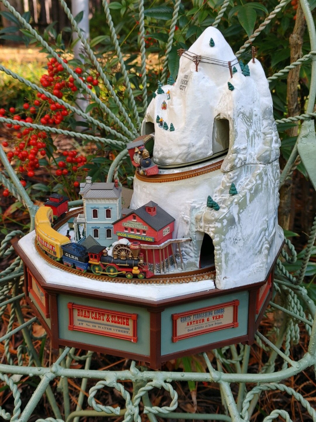 1988 ENESCO M. SILMORE Collections Rock City Deluxe Musical Masterpiece ...