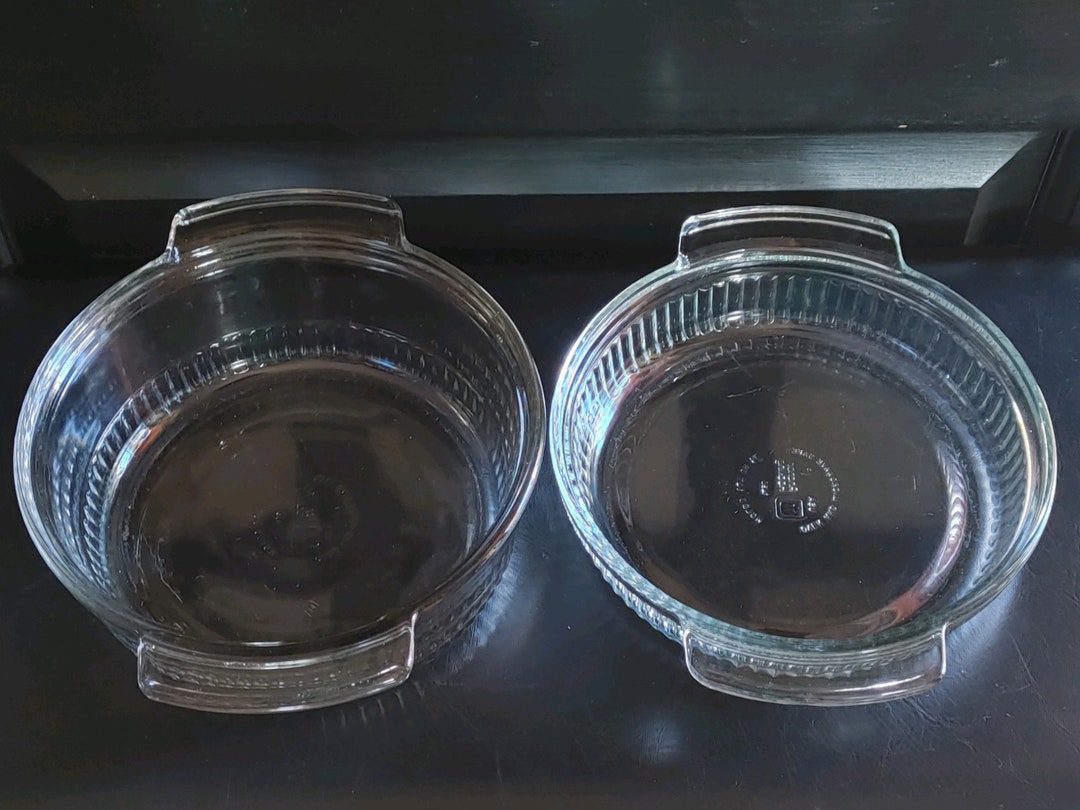 BAKEWARE: Anchor Hocking Set of 2 Baking Dishes / Clear Glass / Vintage ...